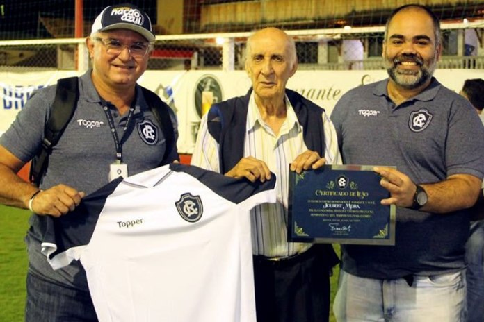 Joubert recebe homenagem especial do Leão – Blog do Gerson Nogueira